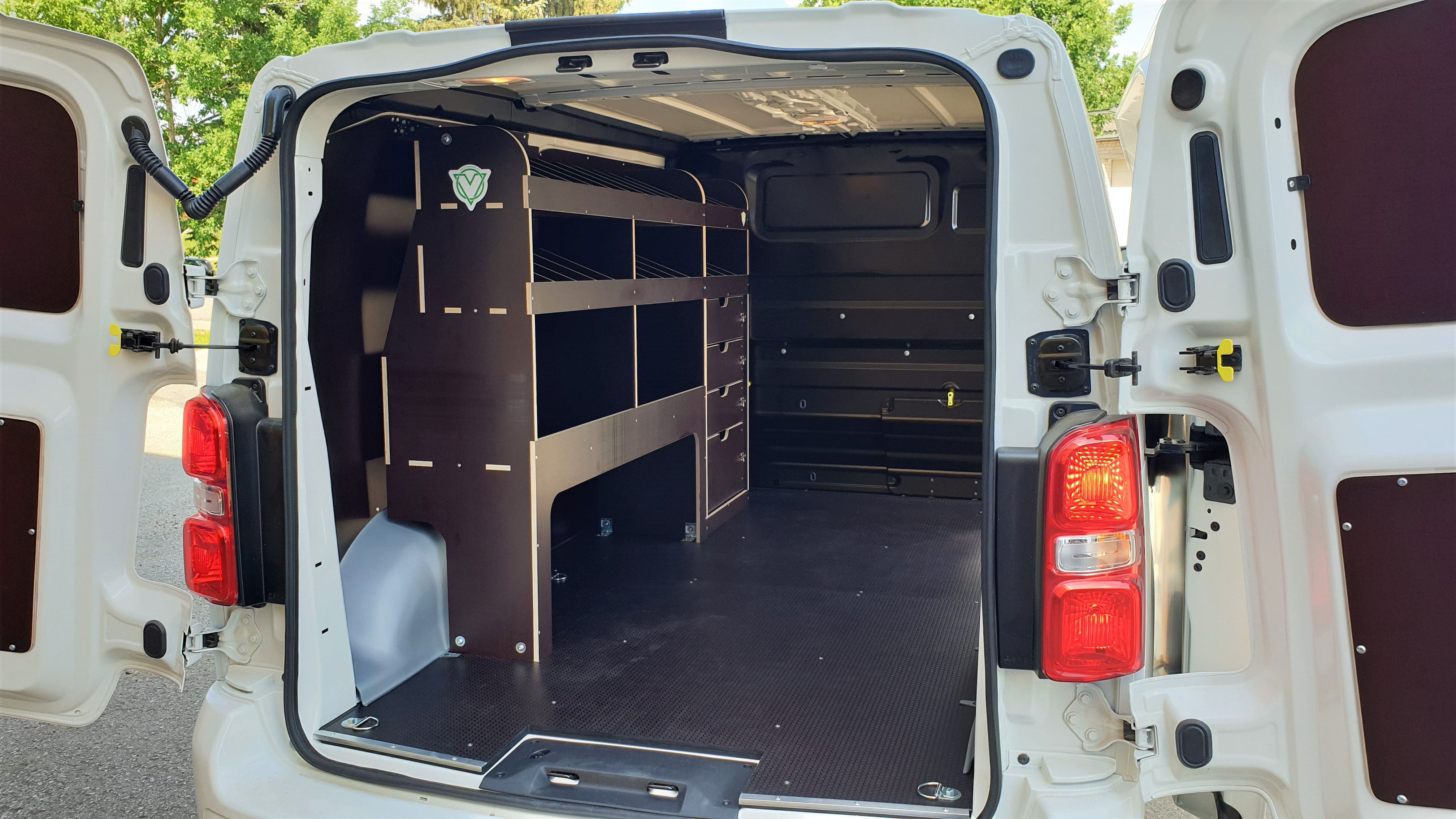 Fahrzeugeinrichtung aus Holz für Ford E-Transit Custom 2023+ | Vehikit